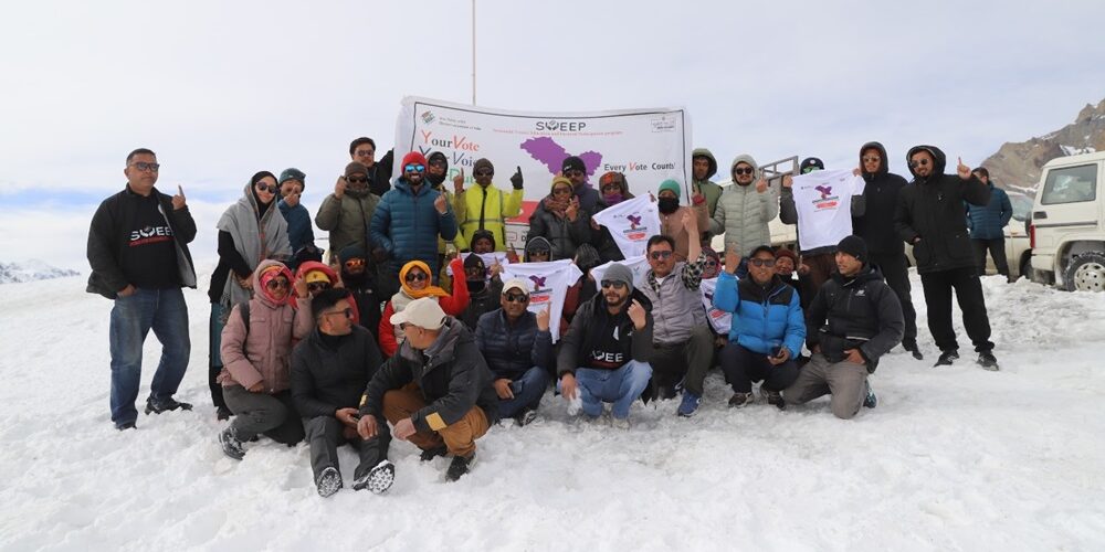 DEO leads SVEEP campaign in Trans Singey La - Voice of Ladakh